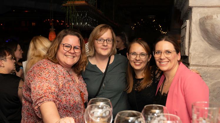 Mama geht tanzen: 1300 Frauen feiern im Alando Osnabrück