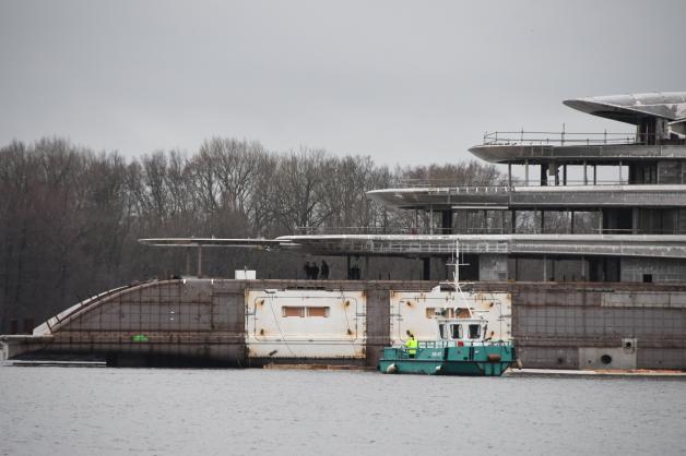 Werft Lürssen-Kröger: Yacht JASSJ erstmals auf Nord-Ostsee-Kanal