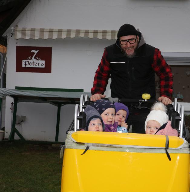 Kai Peters ist einer von acht Tagesvätern im Kreis Pinneberg