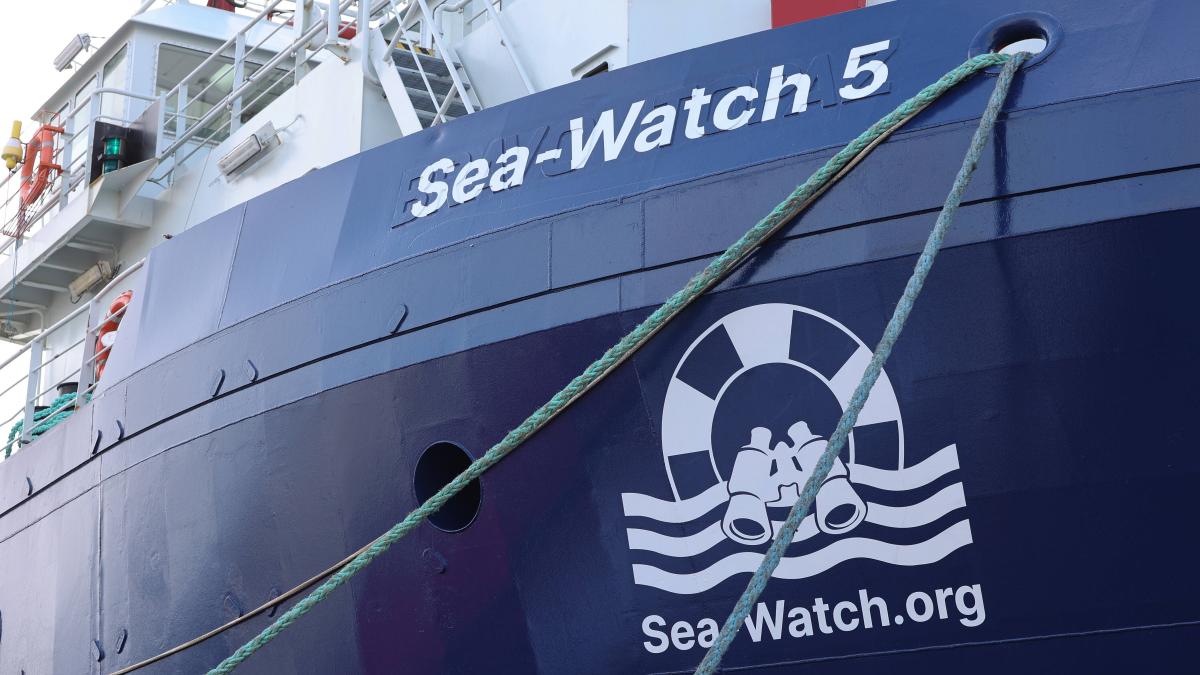 Sea-Watch 5 nimmt erstmals Schiffbrüchige im Mittelmeer auf