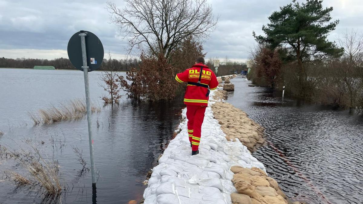 DLRG-Rettungsgruppe aus Stadt und Land Osnabrück im Hochwasser