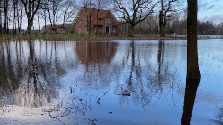 Hochwasserlage in Steinbild prekär - Sandsäcke in Dersum gefüllt