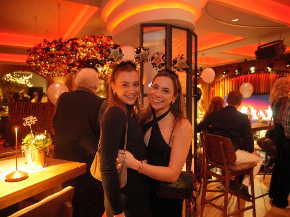 Die schönsten Partybilder der Silvesterfeier 2023 im Osnabrücker Alando