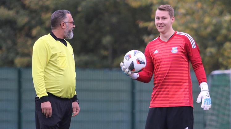 Hallenfußball: Herbert-Kuhr-Schiedsrichter-Turnier in Rellingen