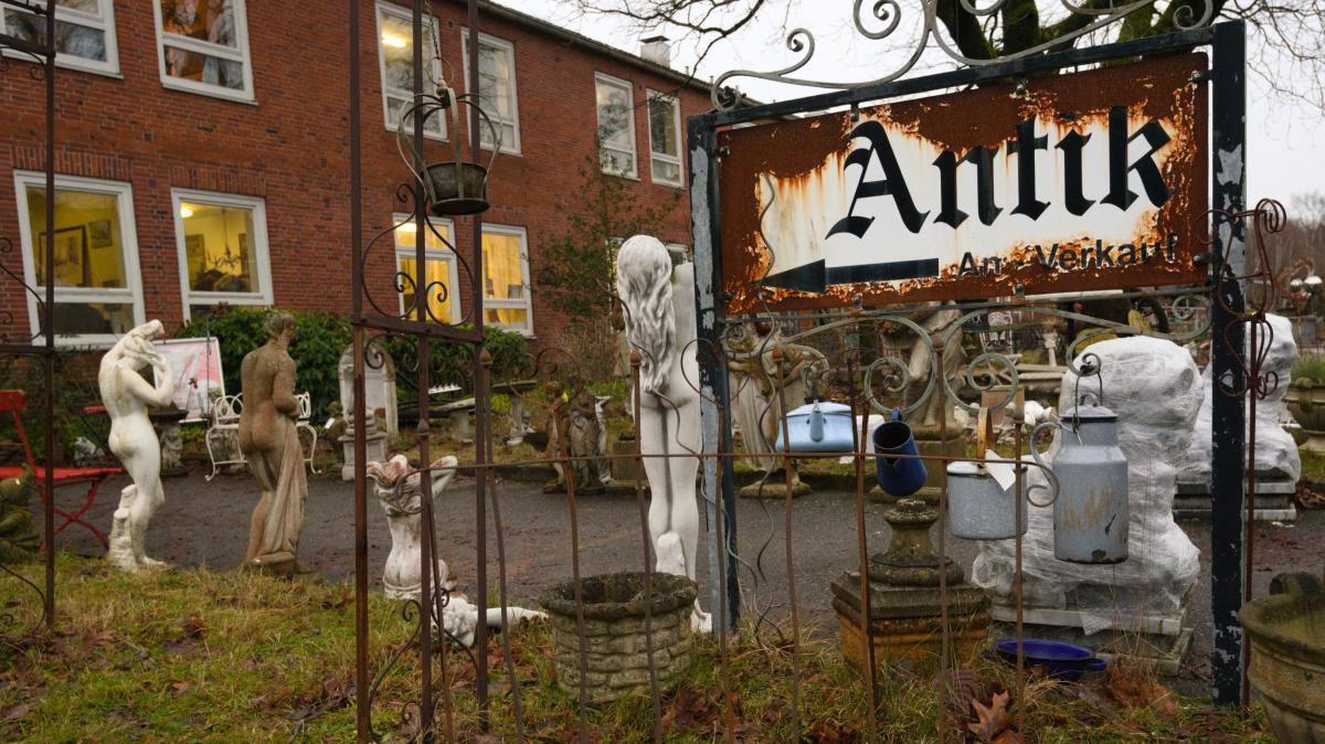 Jens Vehrs ist Antiquitätenhändler aus Hohenlockstedt