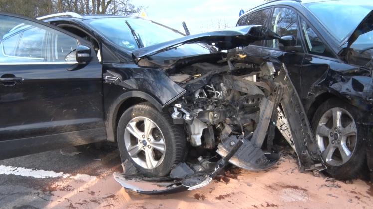 Schwerer Unfall in Rieste: Autos prallen auf Kreuzung zusammen