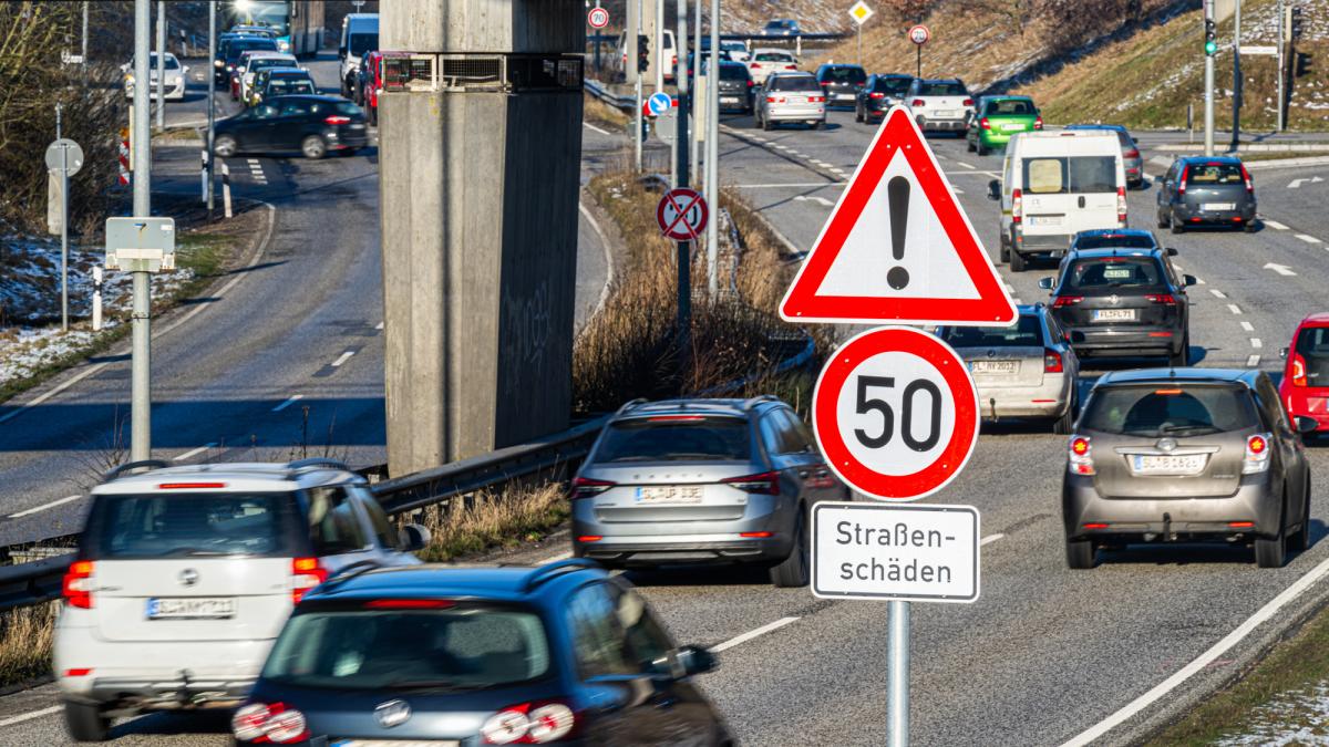 Mit 50 Kmh Durch Schlagloch