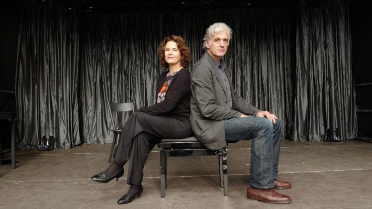 Barbara Auer und Walter Sittler stehen auf Delmenhorster Bühne
