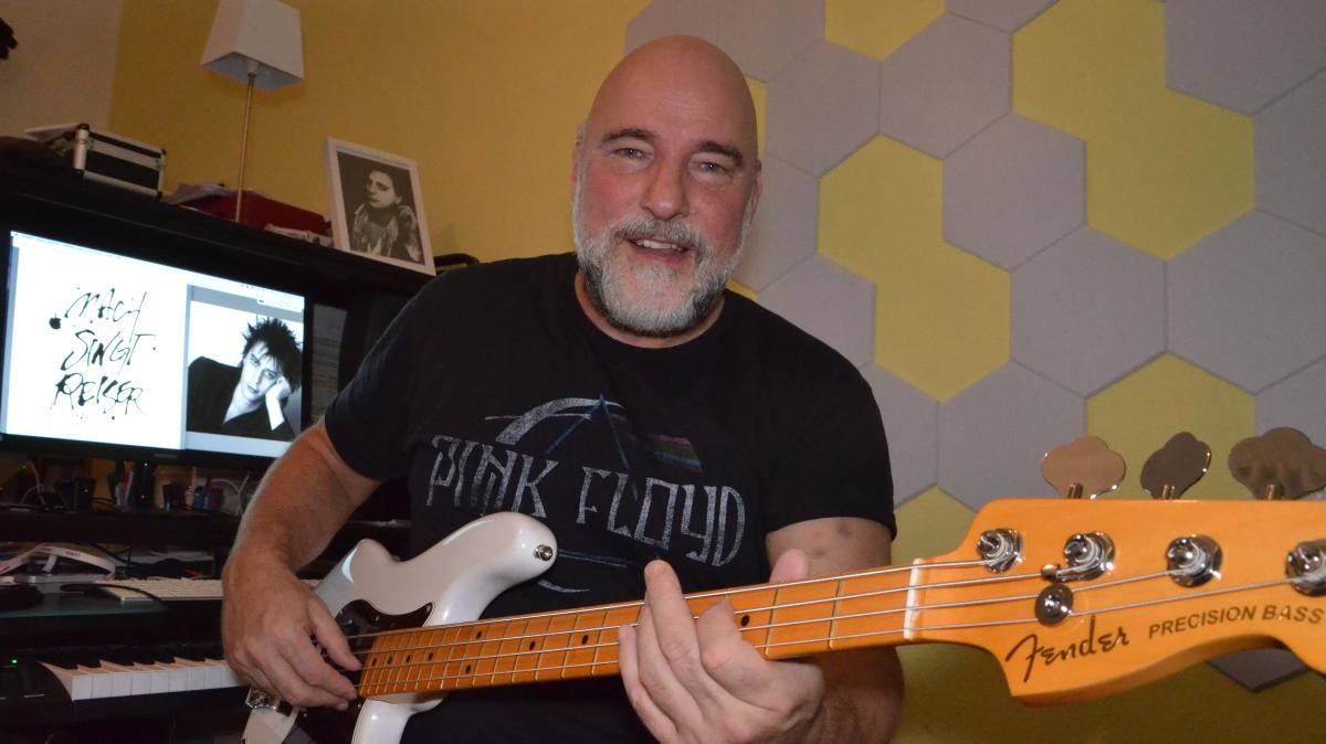 Claudius Mach aus Kellinghusen singt Songs von Rio Reiser