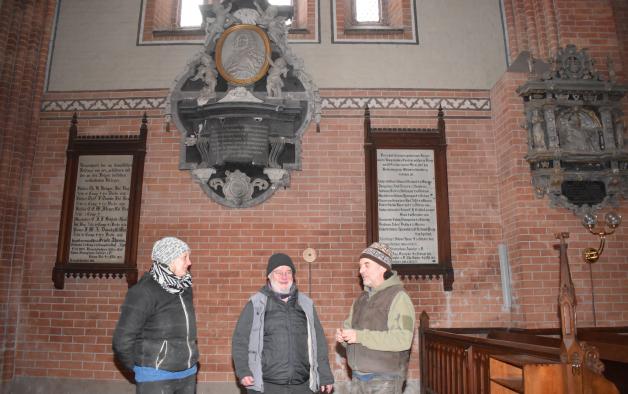 Gluck-Epitaph im Güstrower Dom muss notgesichert werden | NNN Gluck-Epitaph im Güstrower Dom muss notgesichert werden | NNN