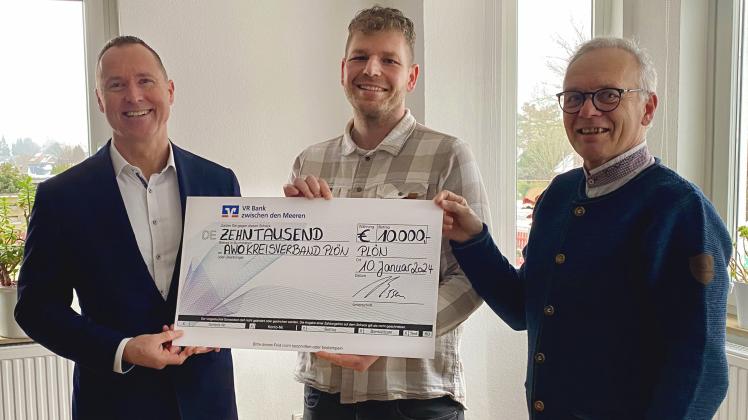 VR-Bank unterstützt Awo Plön und Neustadt mit jeweils 10.000 Euro