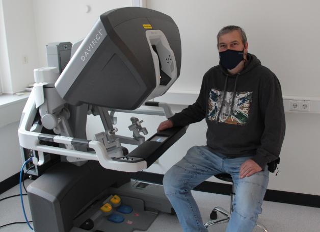 Im Krankenhaus Neumünster durften Gäste einen OP-Roboter testen