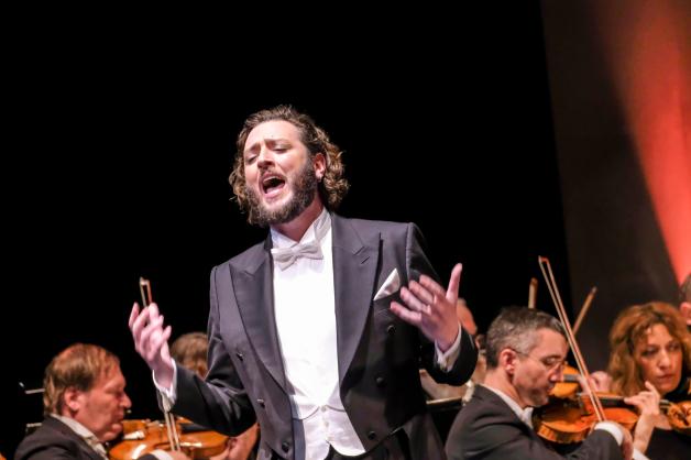 „Peter Grimes“ im Theater Osnabrück: James Edgar Knight erzählt