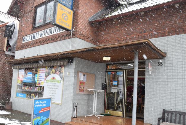 Peter Last aus Kiel eröffnet in Hohenfelde Dorfladen mit Bäcker