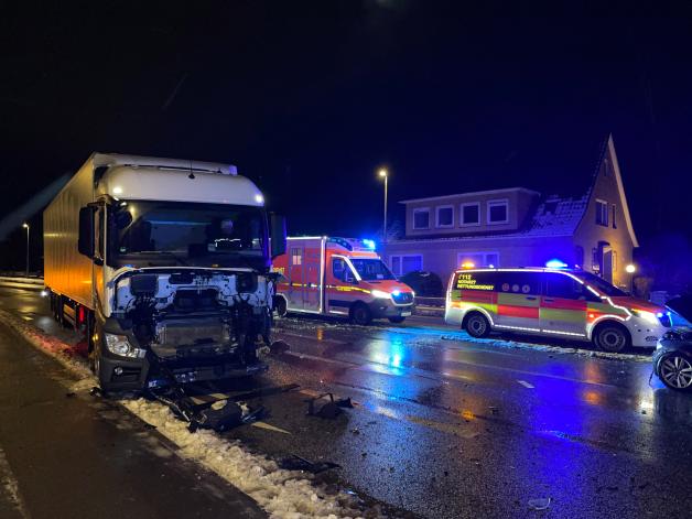 Schwerer Unfall in Bad Oldesloe: 19-Jähriger in Lebensgefahr