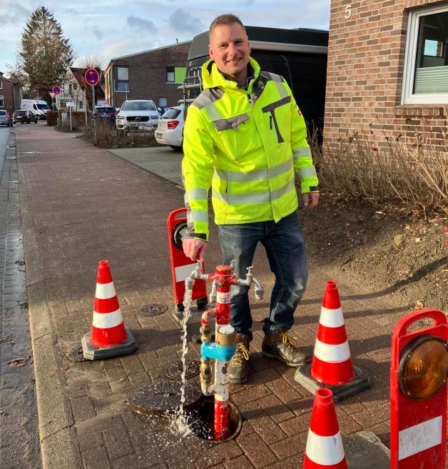 Wasserrohrbruch unter der Barmstedter Mühlenstraße