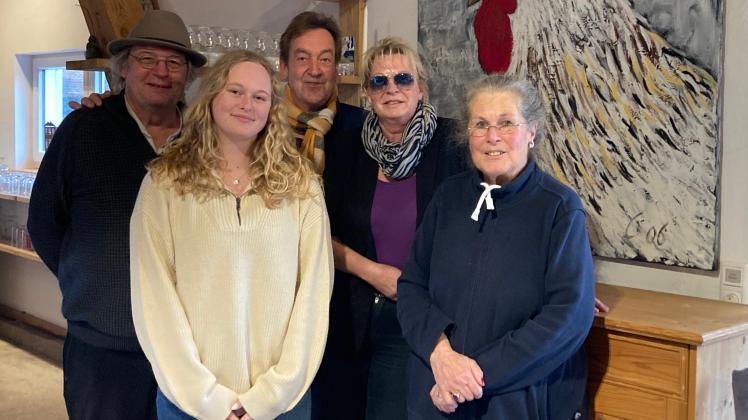 Drei Generationen veranstalten gemeinsam Lesungen in Fresendelf