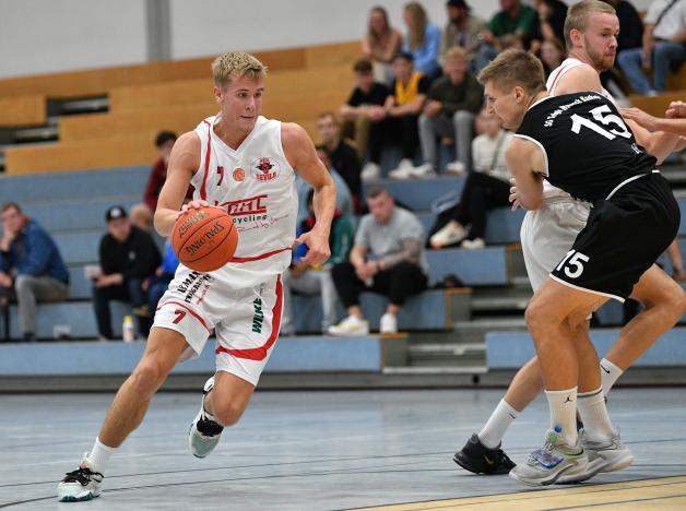 Moritz Dresing und die Bramscher Basketballer siegen in Rendsburg