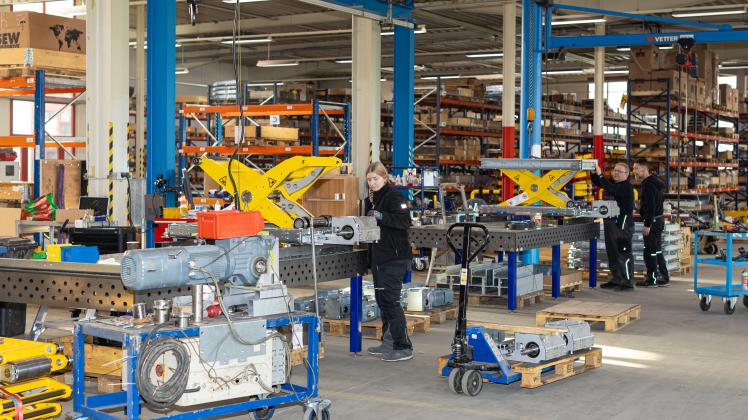 Firma Heckert Engineering produziert für Tesla und BMW in Melle