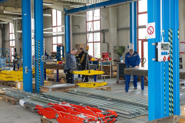 Firma Heckert Engineering produziert für Tesla und BMW in Melle