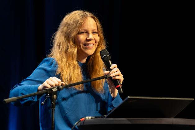 Osnabrück: So war der Auftritt der Satire-Dichterin Sarah Bosetti