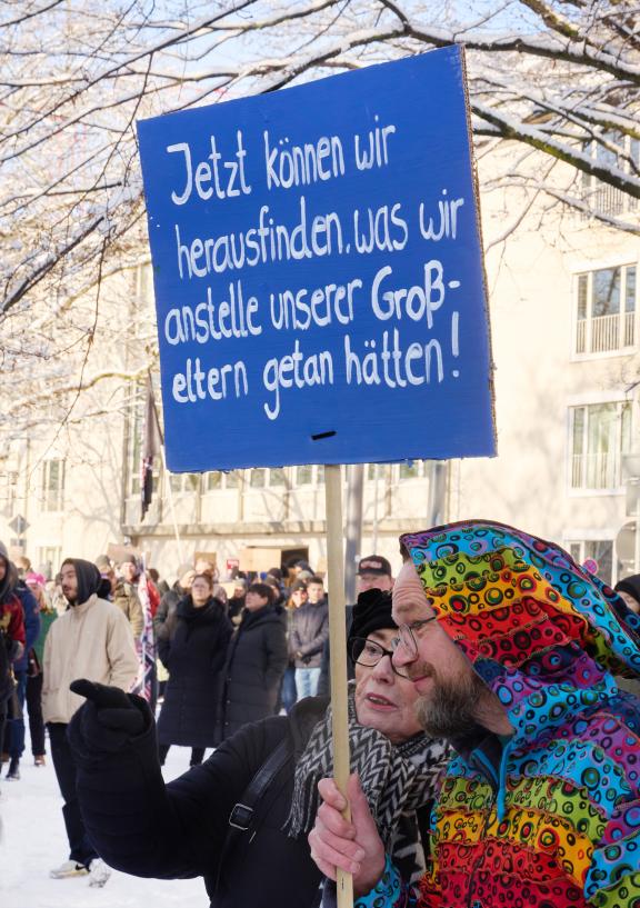 Plakate für Demos gegen rechts: So gehen Deutsche protestieren