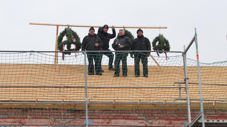 Richtfest für Erweiterung des Amtes Wilstermarsch gefeiert