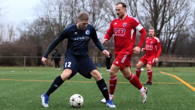 Fußball-Testspiel: VfL Pinneberg geht beim Kummerfelder SV unter