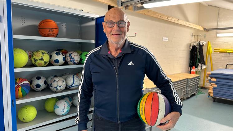Dieser Mann ist mit 80 Jahren noch als Sportlehrer aktiv