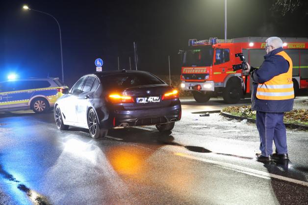 Lebensgefahr nach Unfall in Rellingen: Frau von Auto angefahren