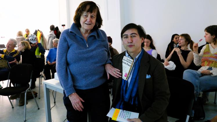 Astrid Proll zeigt in Eckernförde Fotos aus RAF-Vergangenheit