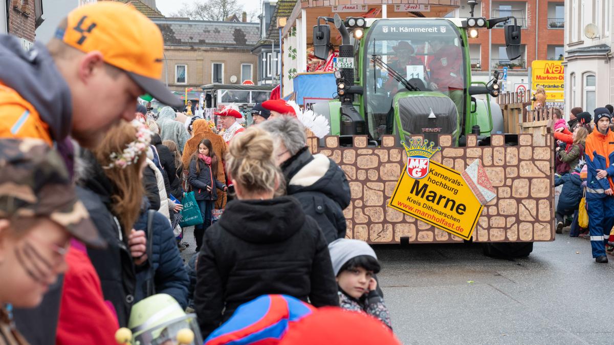 Rosenmontag in Marne: Wie viel Köln kann norddeutscher Karneval?
