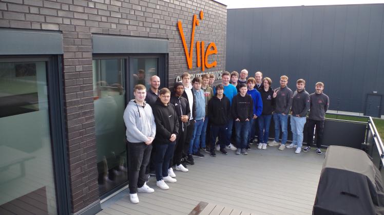 BBS-Schüler besuchen Bramscher Firma Vije Computerservice