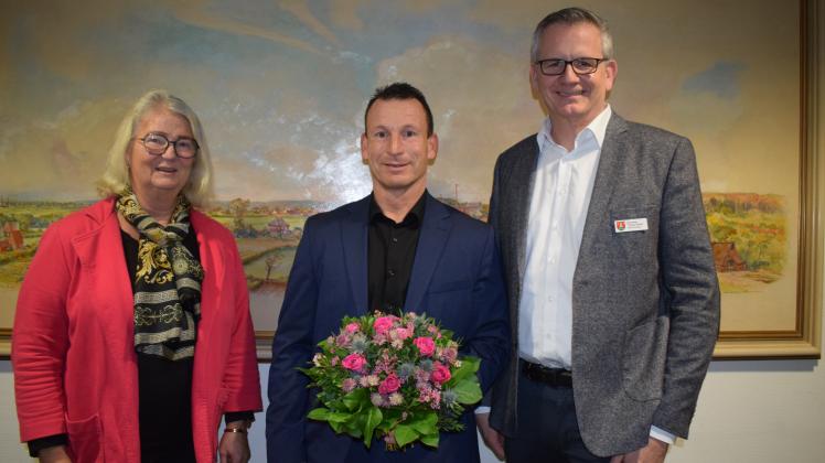 Einstimmig: Jens Bollwahn ist Pinnebergs neuer Erster Stadtrat