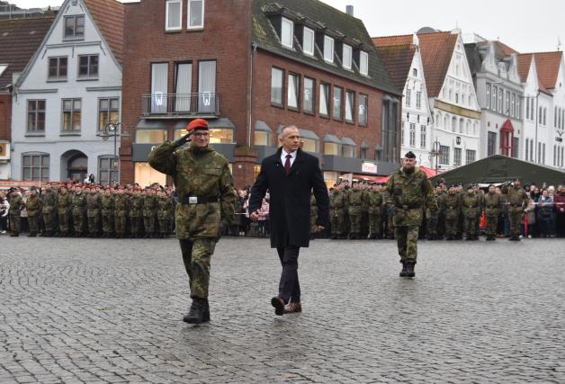 300 Bundeswehr-Rekruten legen feierliches Gelöbnis in Husum ab