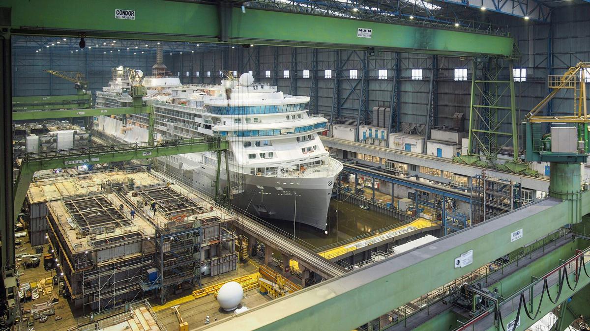 Meyer Werft in Papenburg: Neubau „Silver Ray“ wird ausgedockt