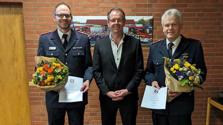 Prisdorfs Bürgermeister vereidigt Wehrführer samt Stellvertreter