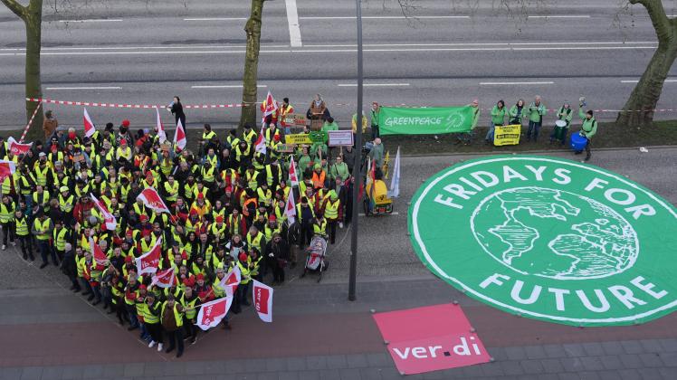 Fridays for Future und Verdi gemeinsam für besseren Nahverkehr | SHZ