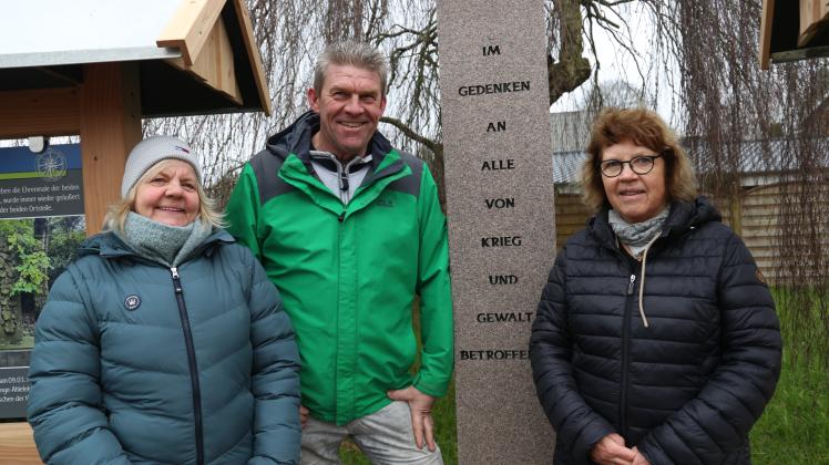 Ahlefeld-Bistensee: Nun gemeinsames Ehrenmal für Kriegsgefallene