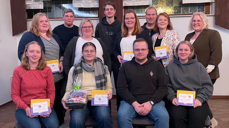 Diese 13 Mitglieder hat der Musikzug Merzen besonders geehrt