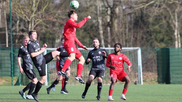Fußball-Bezirksliga: TuS Holstein gewinnt beim SV Eidelstedt