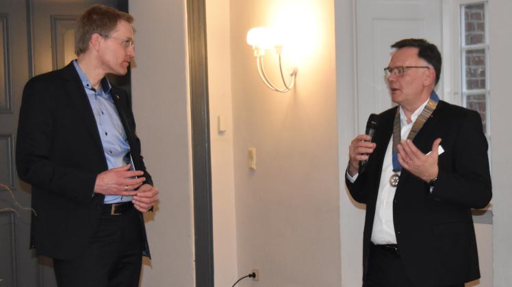 Rotary Husum: Daniel Günther hält Festrede im Schloss vor Husum