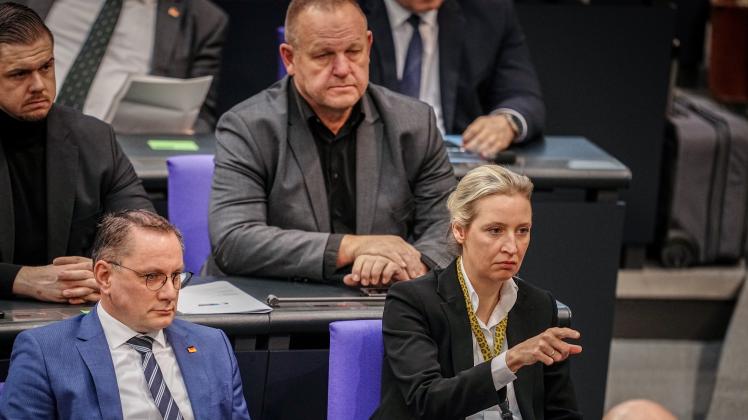 Eklat im Bundestag: AfD-Mann besetzt Chefsessel – was ihm droht
