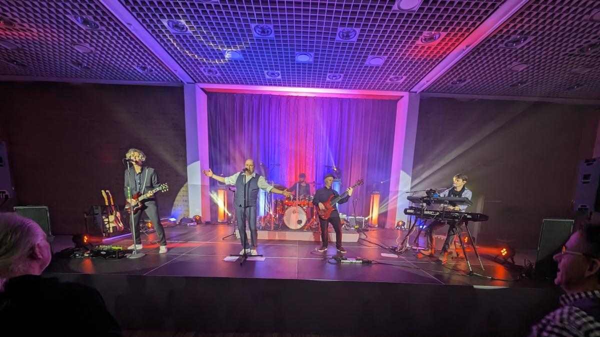 Tribute-Konzert: True Collins begeistern in Neumünster