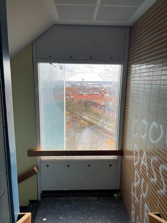 Altes RBZ-Hochhaus am Westring – Fotos eines Lost Places in Kiel