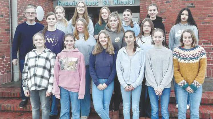 Konfirmation 2024: Diese 16 Mädchen werden in Wyk konfirmiert