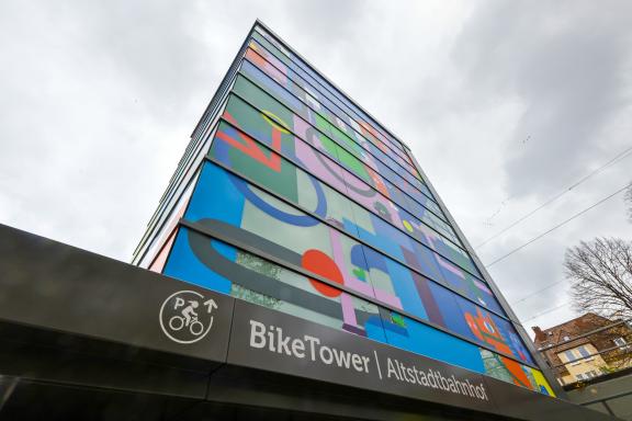 Der Bike Tower am Osnabrücker Altstadtbahnhof