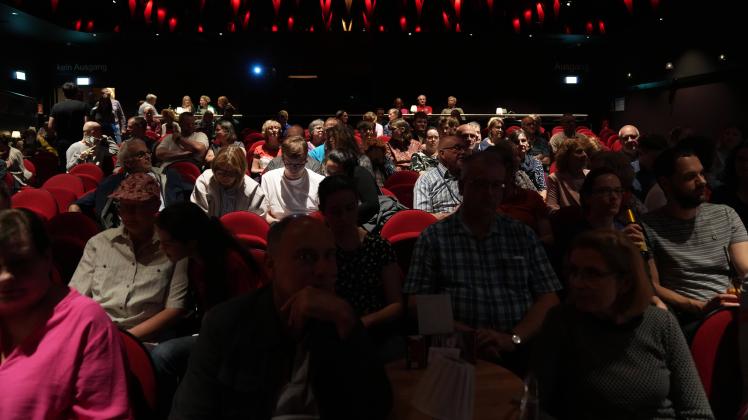 Räuspern und Co: Warum kann ein Publikum nicht mal still sein?