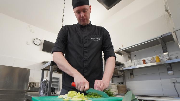 Koch Timo Plenter aus Friesoythe greift nach dem ersten „Stern“