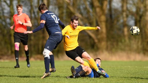 Fußball: Bildergalerie zum Spiel SVT Neumünster gegen SC Rönnau